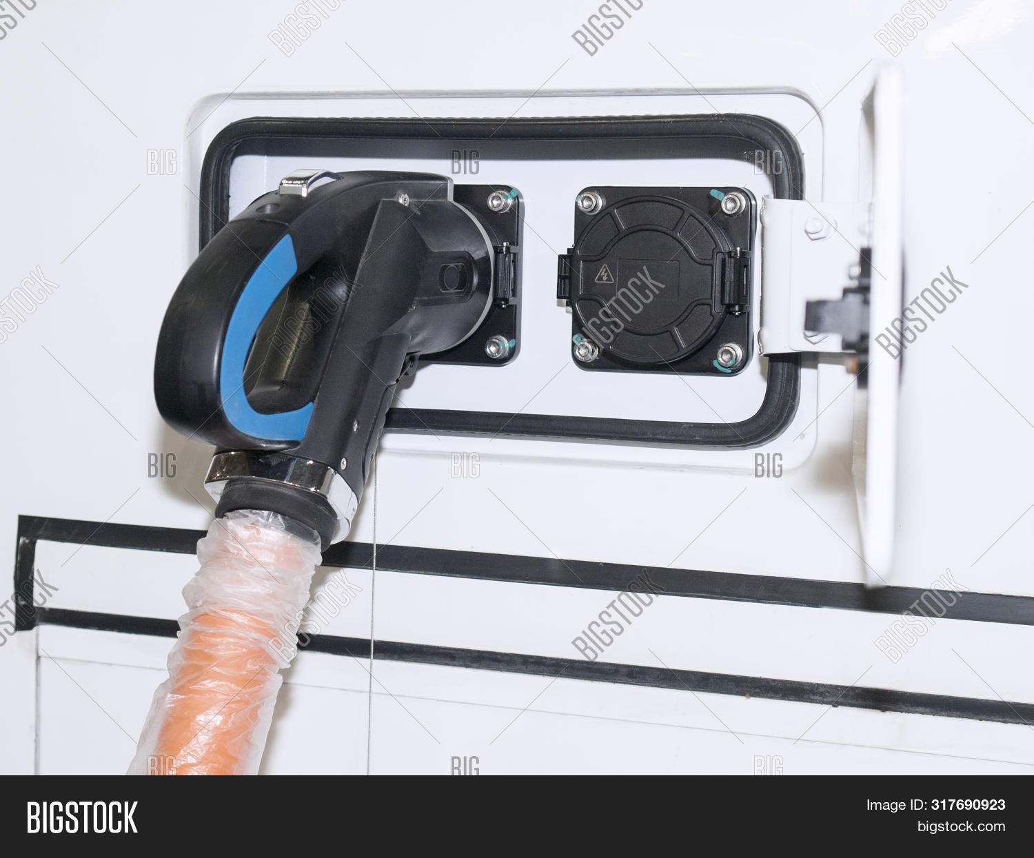 Imagem e foto de Panel Two (avaliação gratuita) | Bigstock