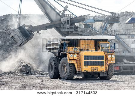Ore Loading Powerful Image & Photo (Free Trial) | Bigstock