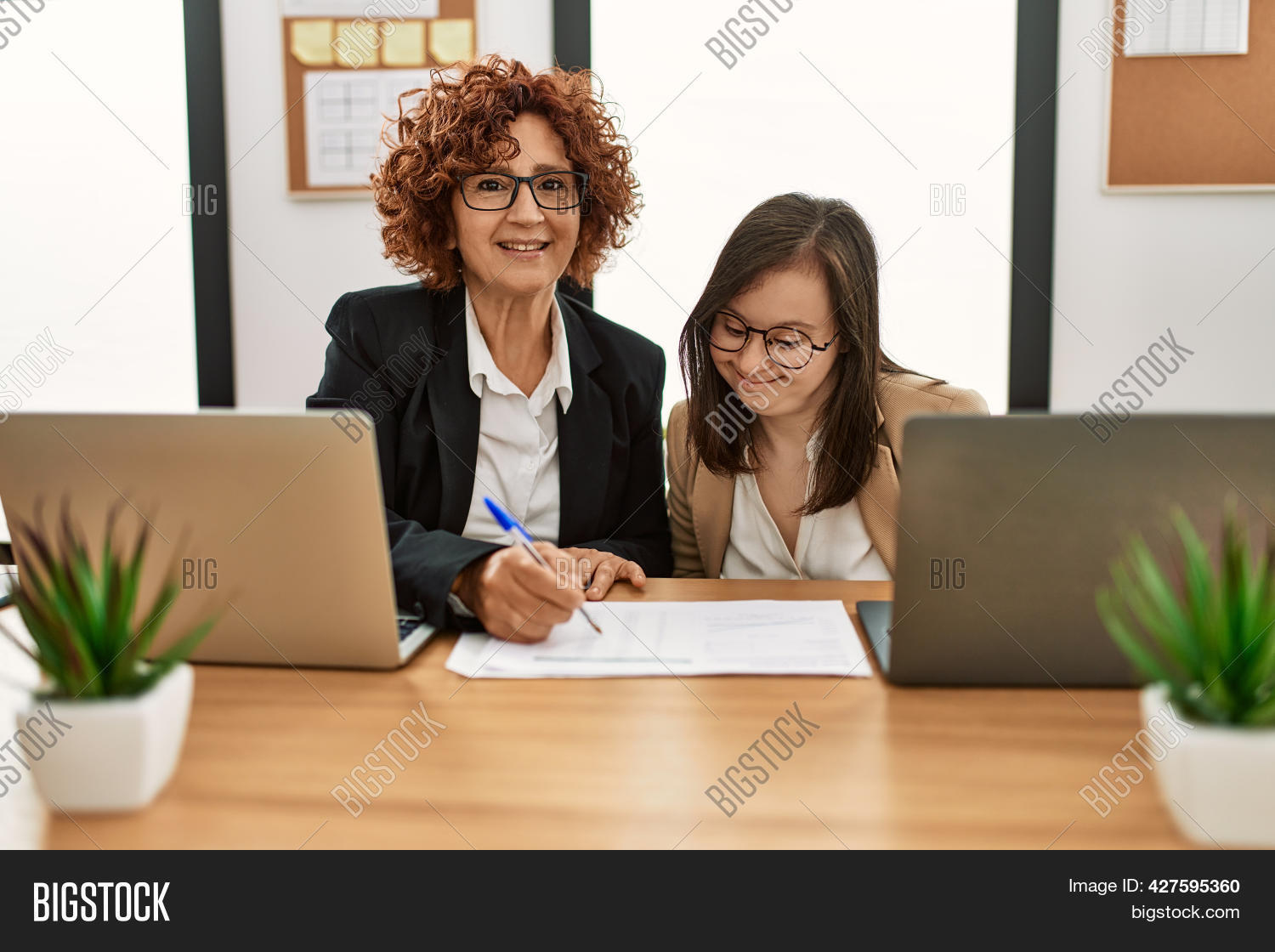 Imagen y foto Group Two Women (prueba gratis) | Bigstock