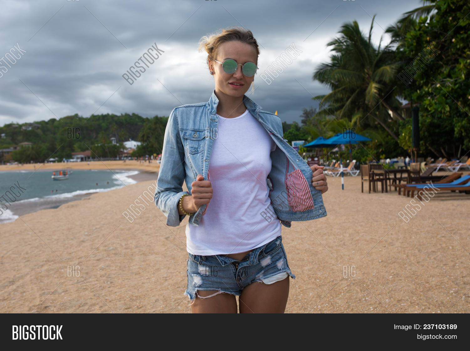 Beautiful Young Woman Image & Photo (Free Trial) | Bigstock