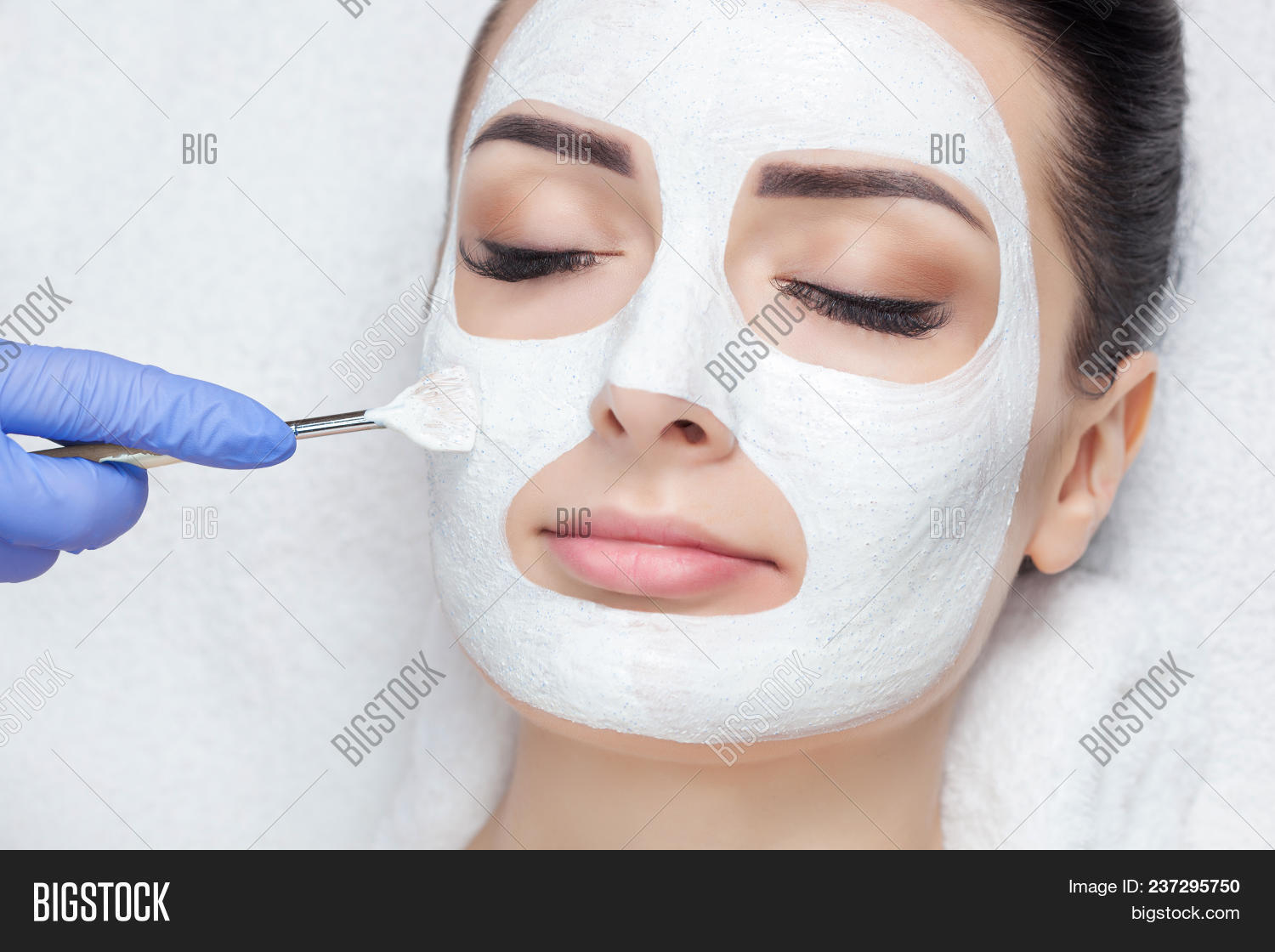Cosmetologist Image & Photo (Free Trial) | Bigstock