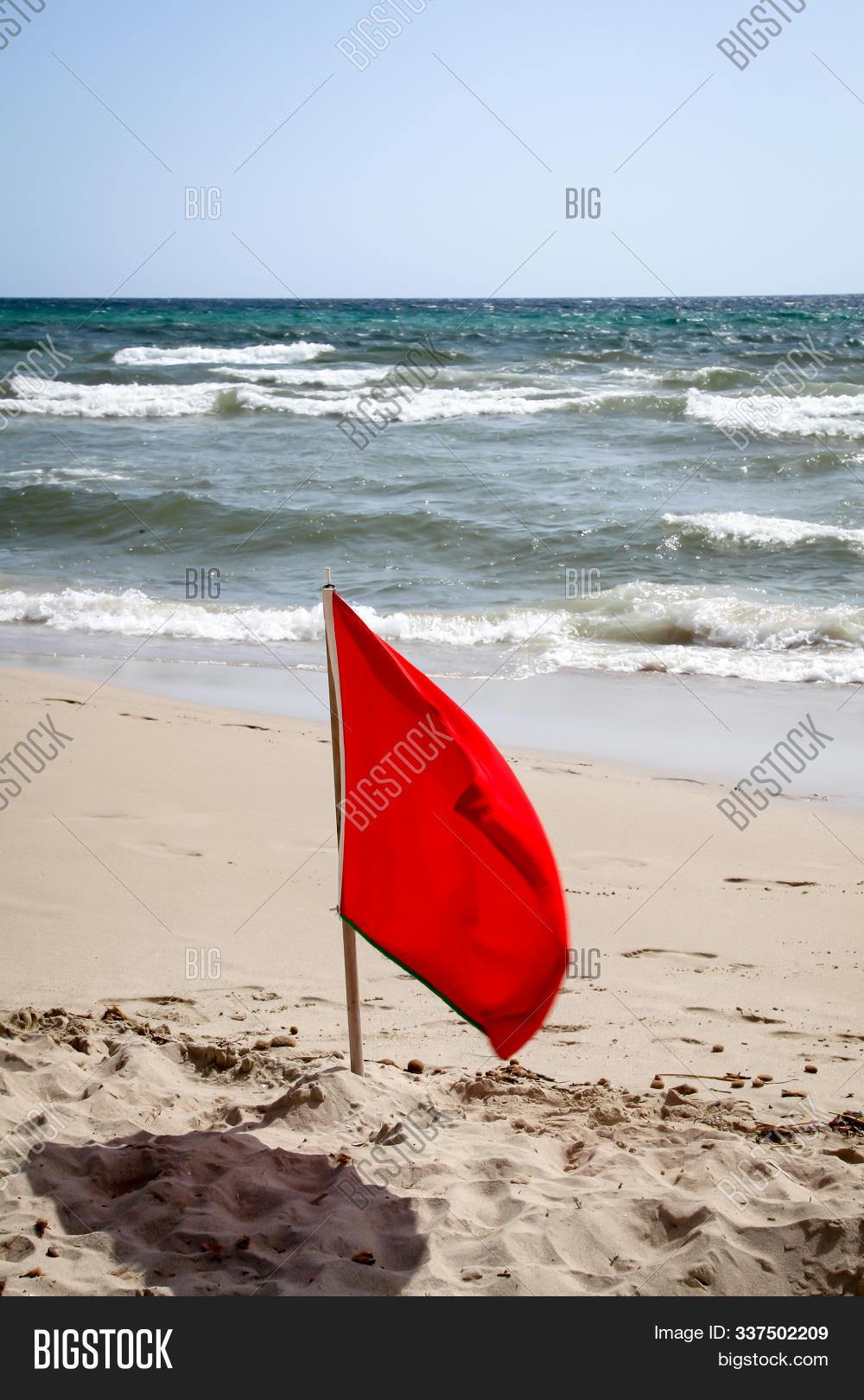 Imagen y foto Flags On Beach (prueba gratis) | Bigstock