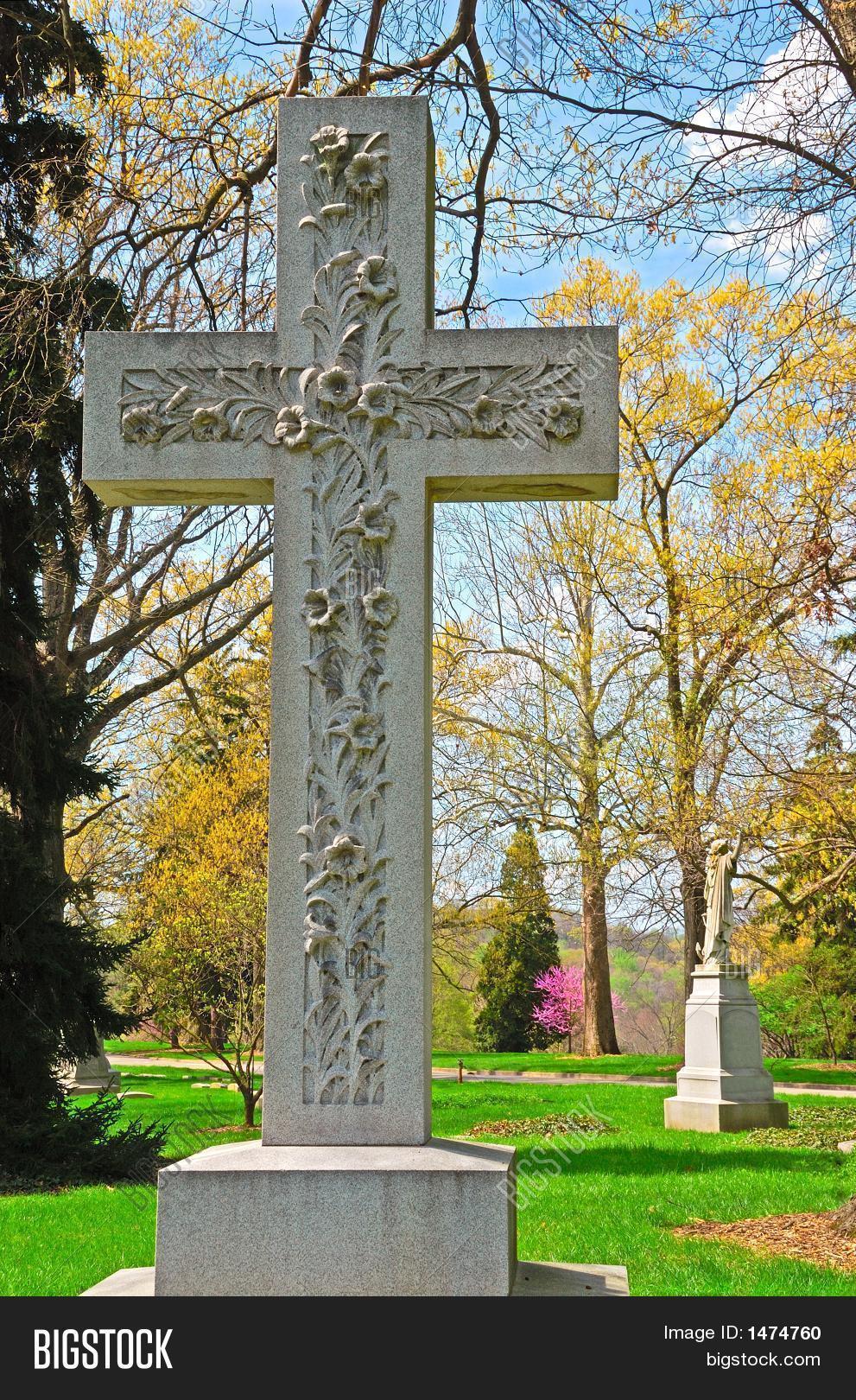Memorial Cross Grave Image & Photo (Free Trial) | Bigstock