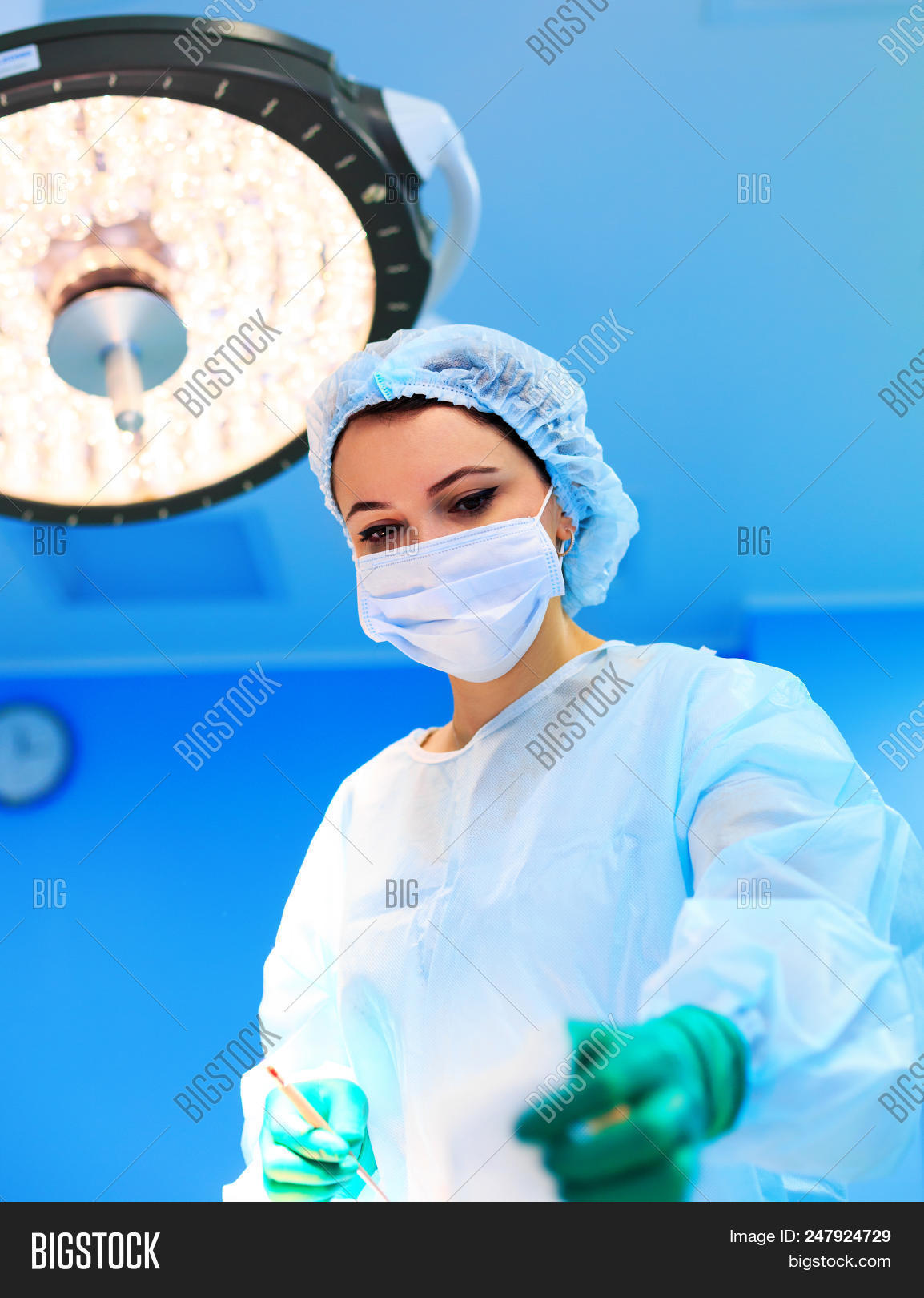 Female Surgeon Stands Image & Photo (Free Trial) | Bigstock