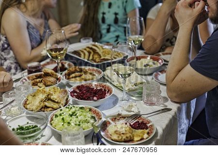 Big Family Big Table Image & Photo (Free Trial) | Bigstock