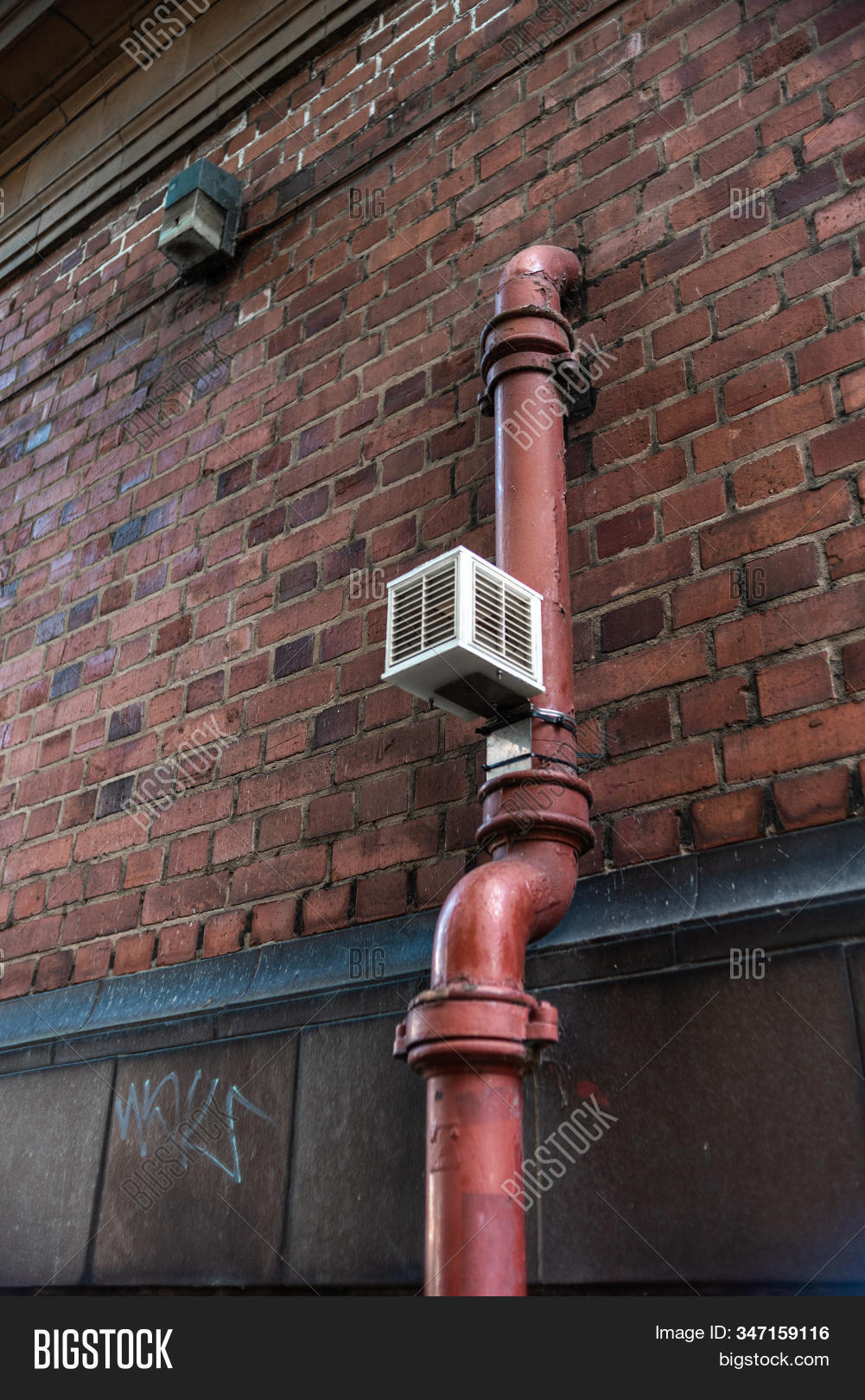 Imagen y foto Old Pipe Brick Wall (prueba gratis) | Bigstock