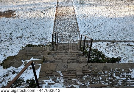 Stairs Ramps 图片和照片（免费试用） | Bigstock
