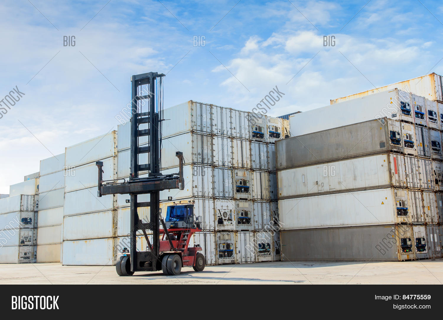 Forklift Handling Image & Photo (Free Trial) | Bigstock