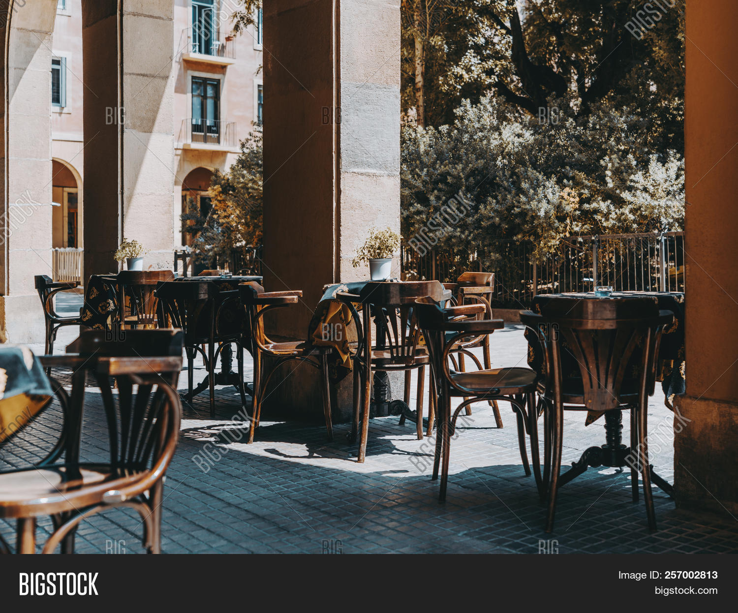 Cozy Outdoor Cafe Image & Photo (Free Trial) | Bigstock