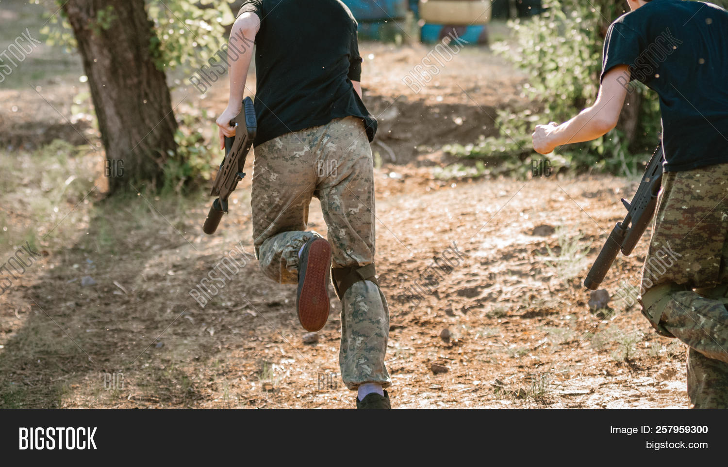 Imagen y foto Group Men Guns (prueba gratis) | Bigstock