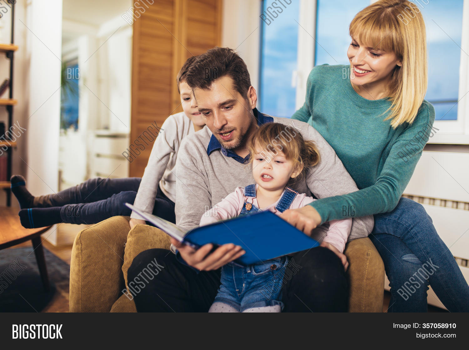 Happy Family Reading Image & Photo (Free Trial) | Bigstock
