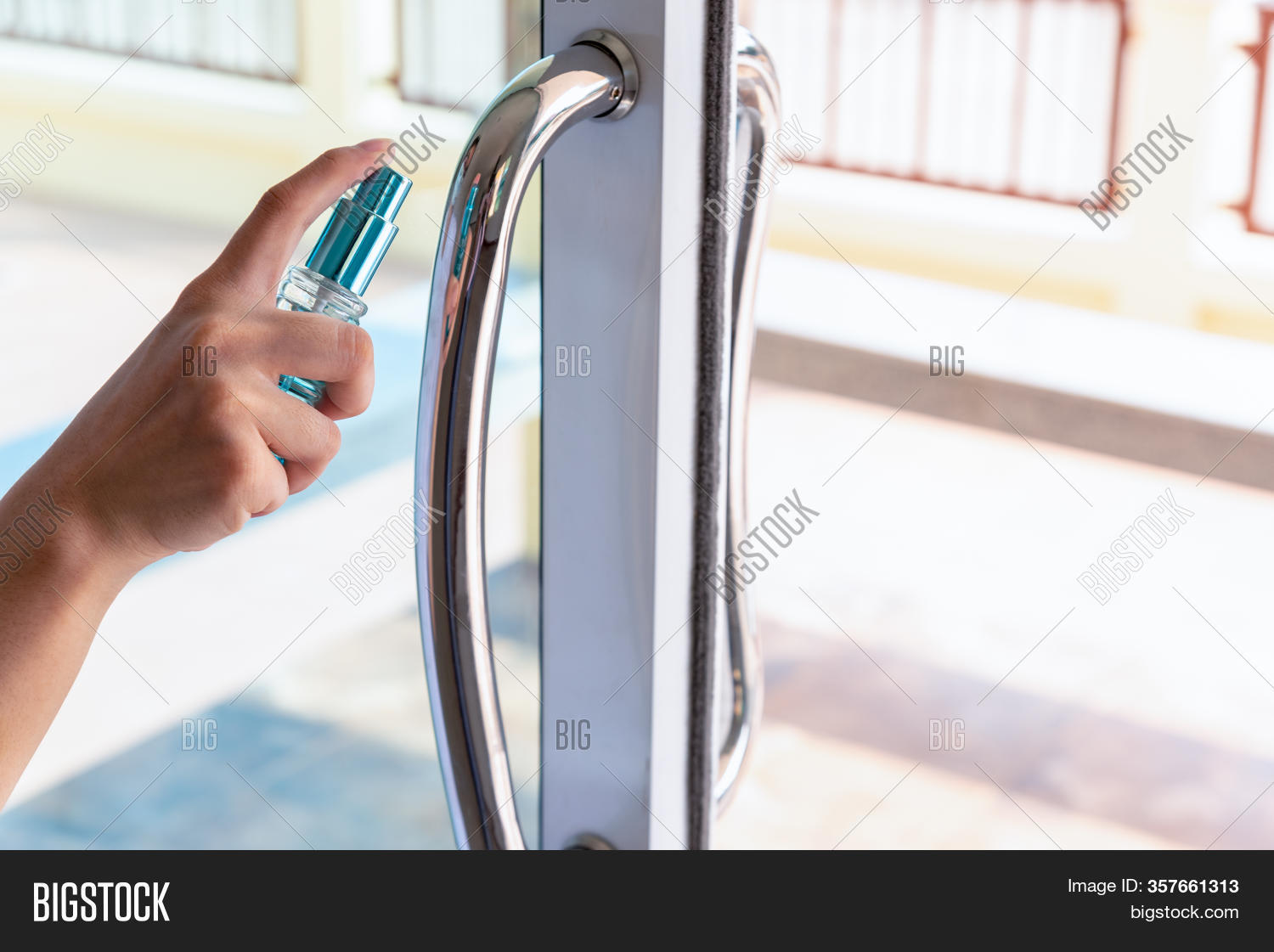 Hand Holding Alcohol Image & Photo (Free Trial) | Bigstock