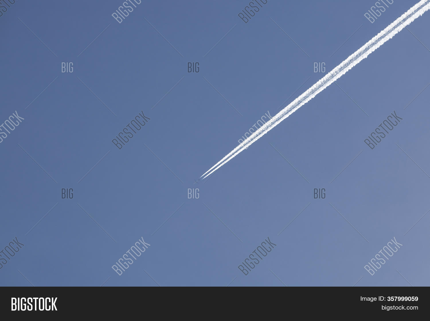 Airplane Flying High Image & Photo (Free Trial) | Bigstock