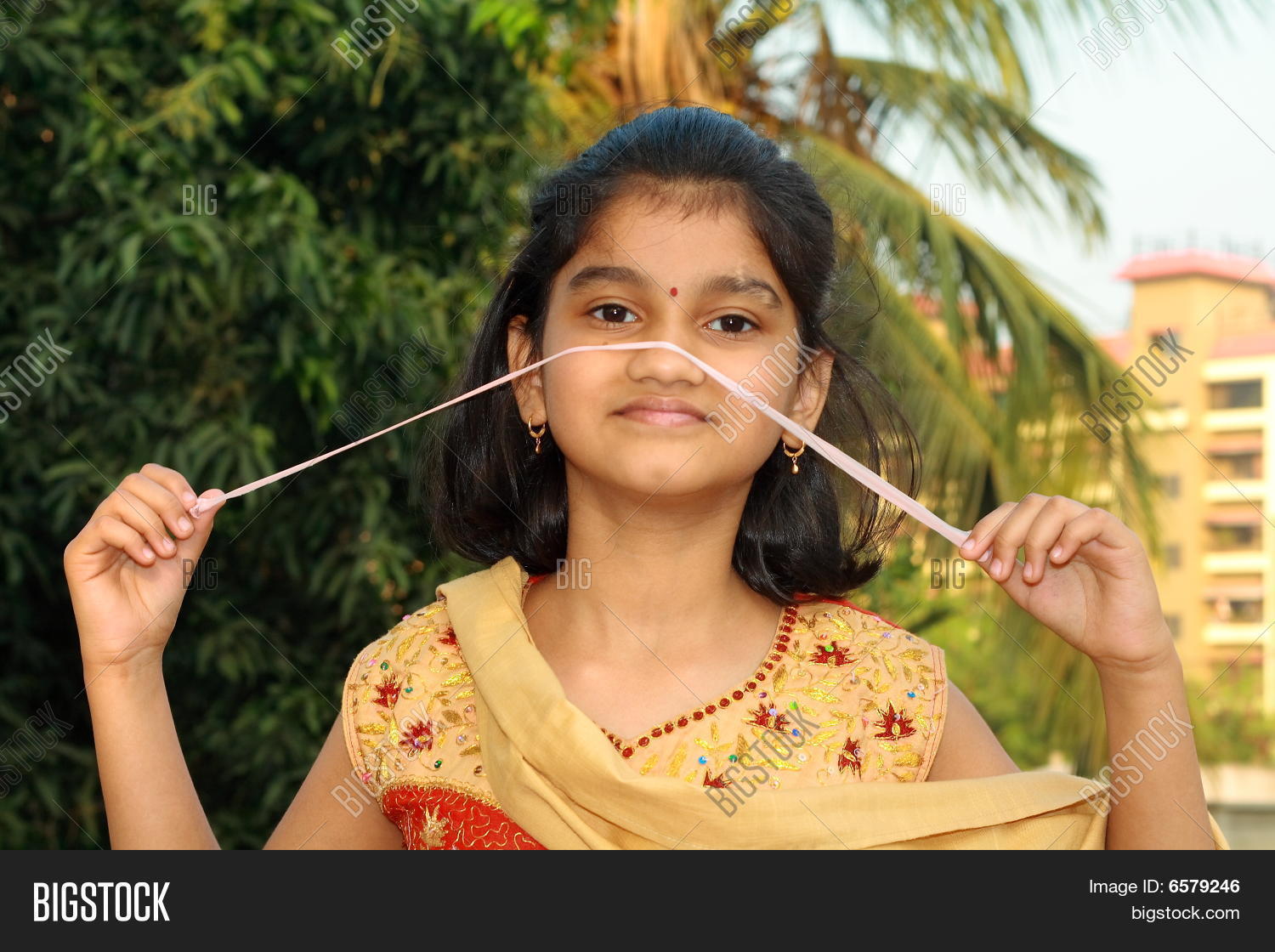 Stretching Bubble Gum Image & Photo (Free Trial) | Bigstock