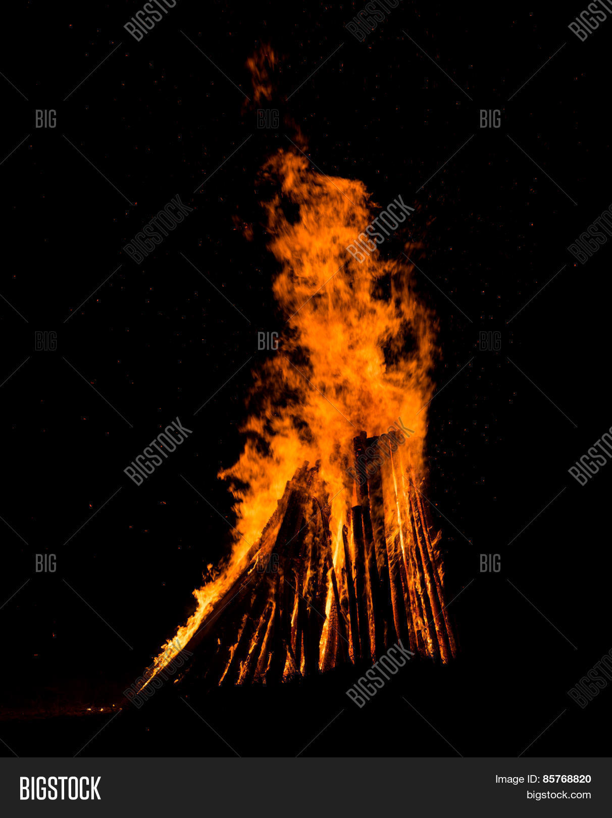 Big Bonfire Image & Photo (Free Trial) | Bigstock