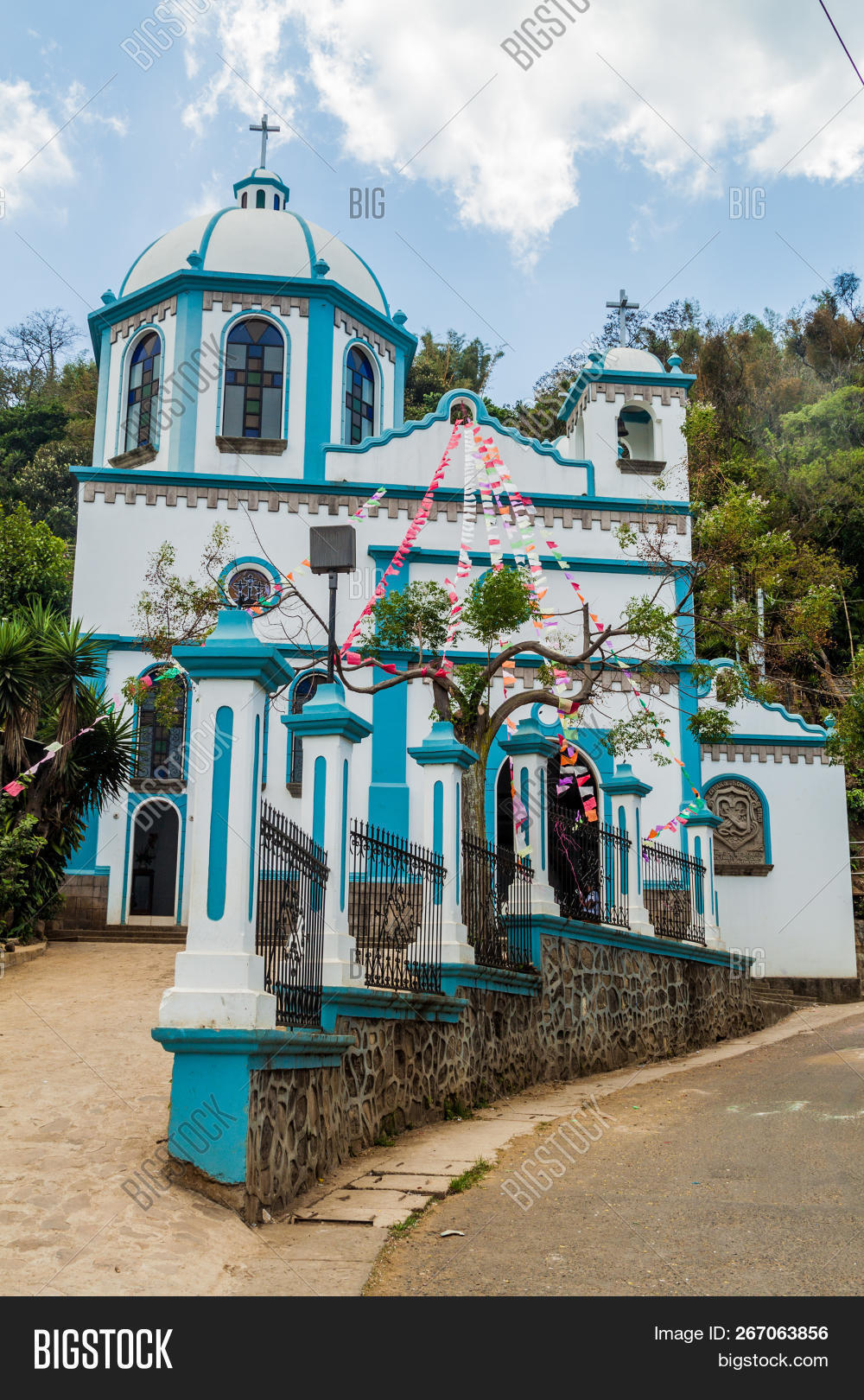 Iglesia El Calvario Image & Photo (Free Trial) | Bigstock