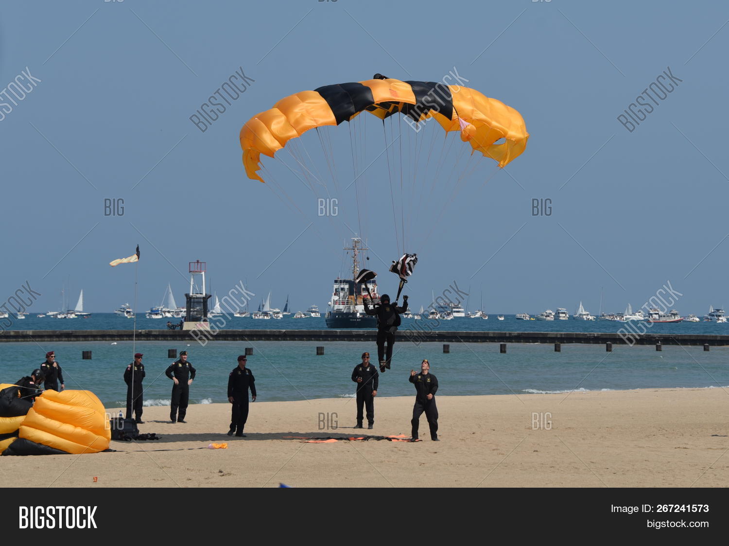 U.s. Army Parachute Image & Photo (Free Trial) | Bigstock