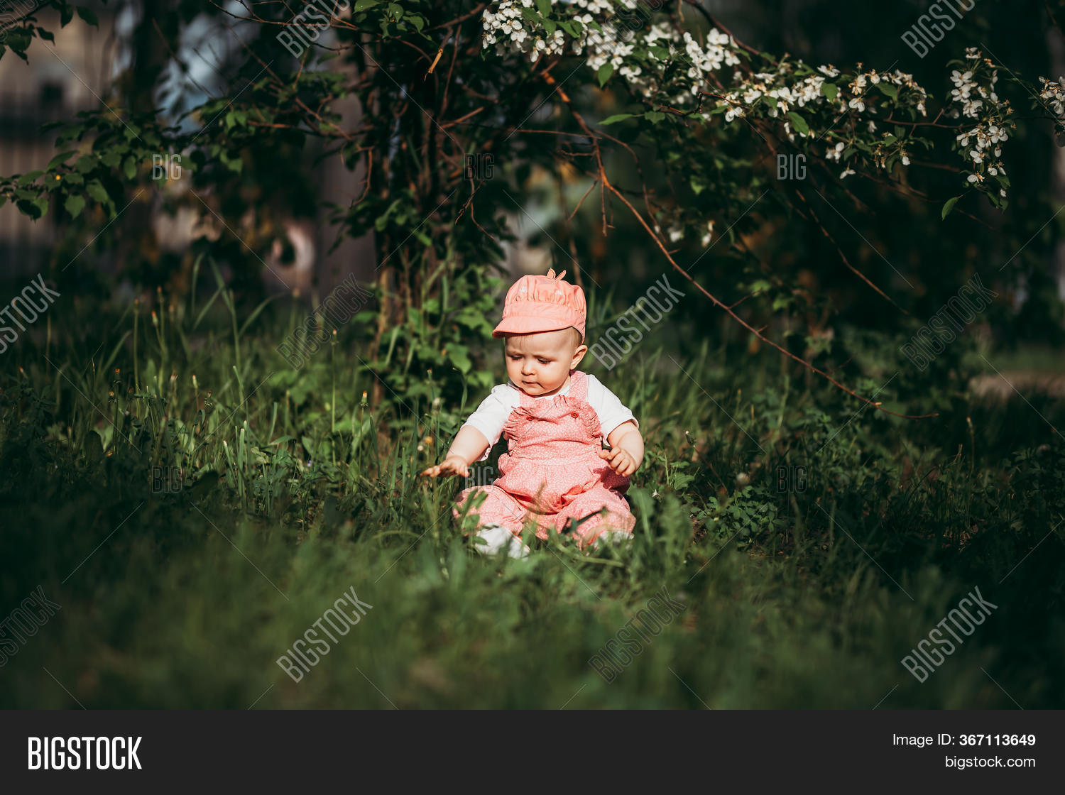 Little Child Sitting Image & Photo (Free Trial) | Bigstock