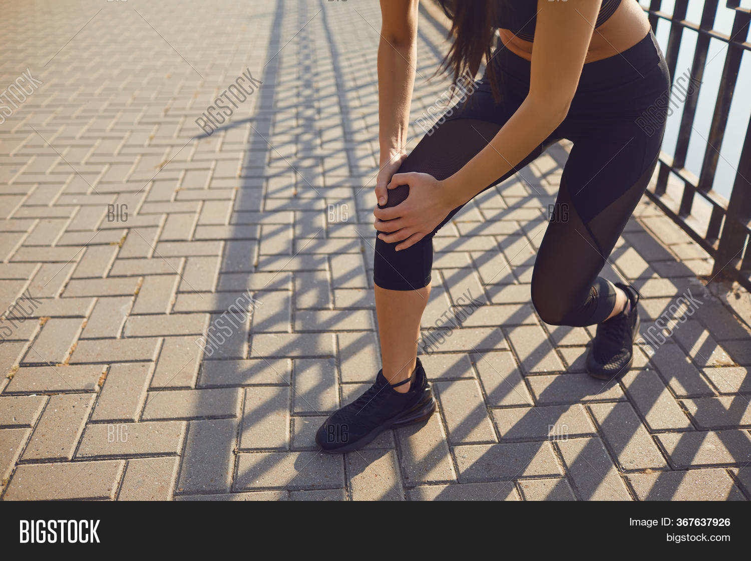 Knee Injury Athlete Image & Photo (Free Trial) | Bigstock