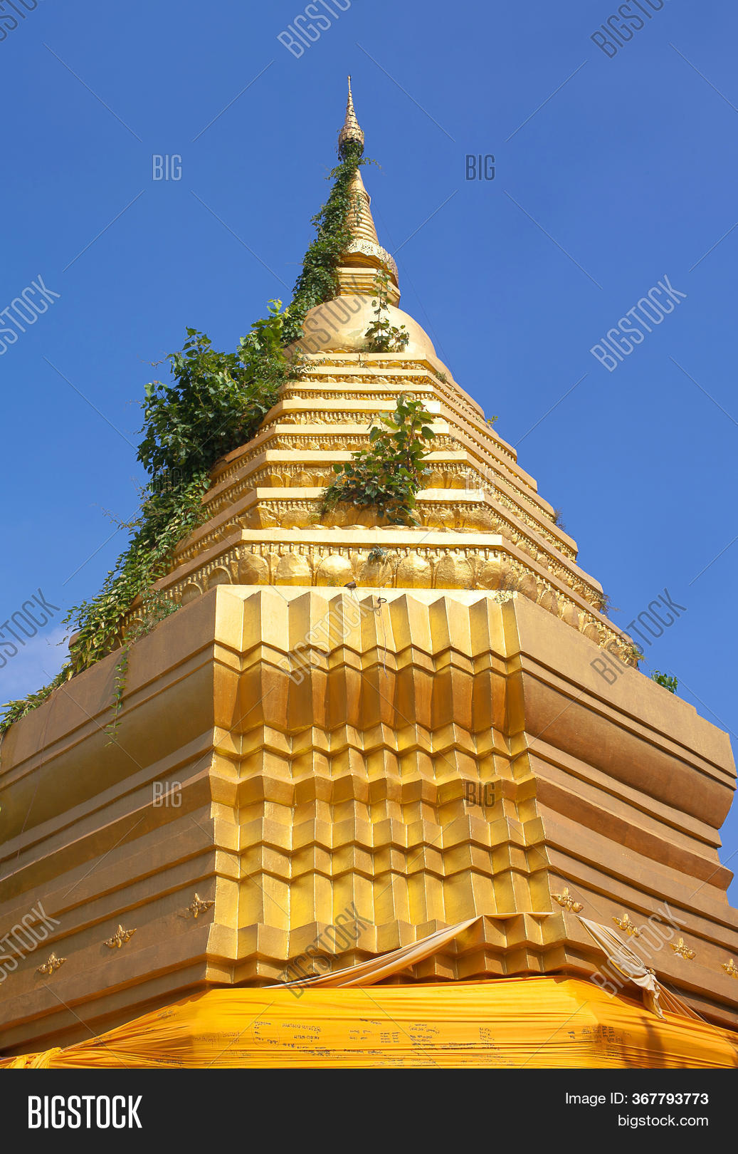 Golden Chedi, Buddhist Image & Photo (Free Trial) | Bigstock