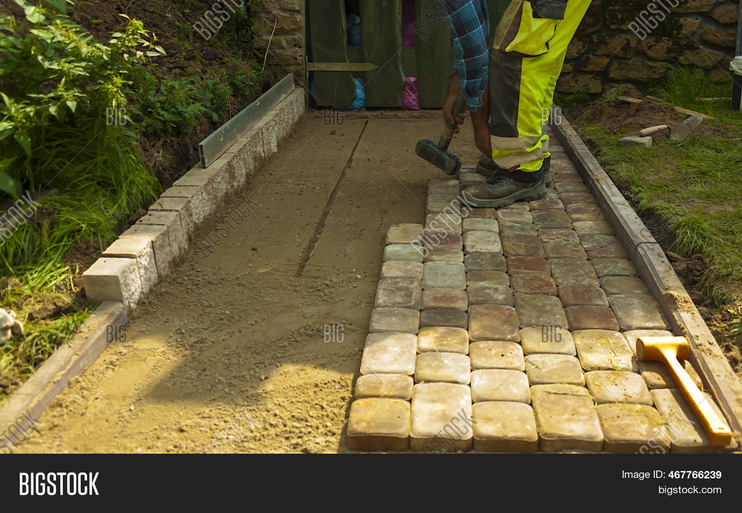 Master Paver Aligns Image & Photo (Free Trial) | Bigstock