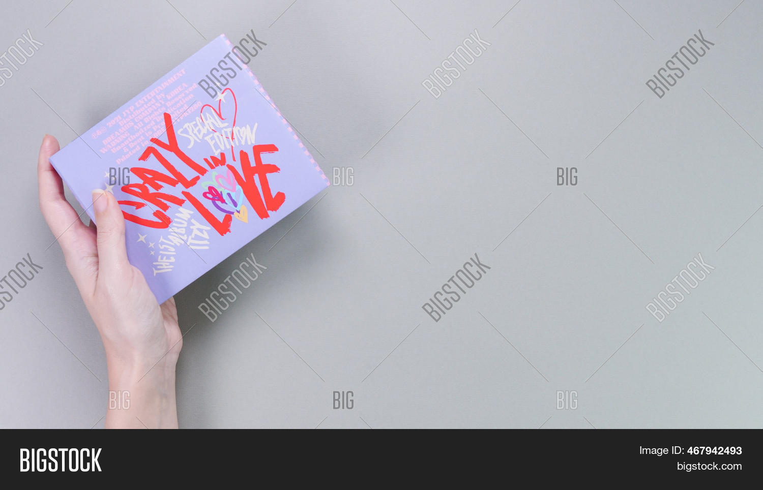 Hand Holding Itzy Image & Photo (Free Trial) | Bigstock