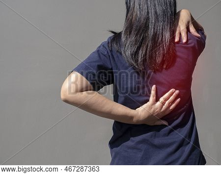 Women's Scapula Pain Image & Photo (Free Trial) | Bigstock