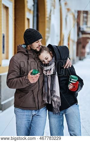 Couple Kissing Winter Cold Snow Images, Illustrations & Vectors (Free ...