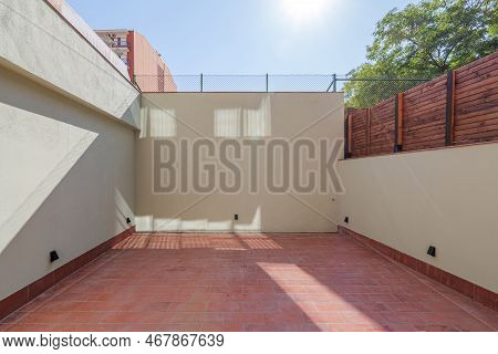 Enclosed Space Fenced Image & Photo (Free Trial) | Bigstock