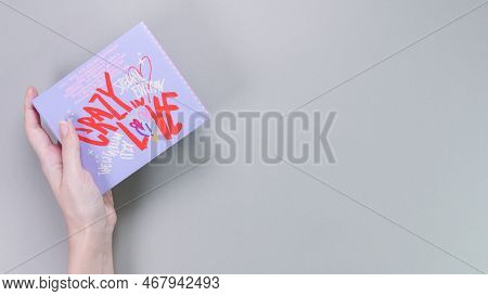 Hand Holding Itzy Image & Photo (Free Trial) | Bigstock