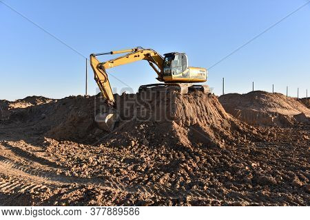 Digging Pit Foundation Image & Photo (Free Trial) | Bigstock