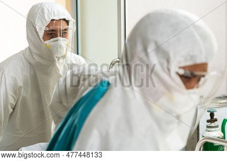 Emergency Medic Doctor Image & Photo (Free Trial) | Bigstock