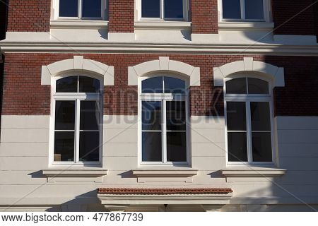 Front View Curtain Image & Photo (Free Trial) | Bigstock