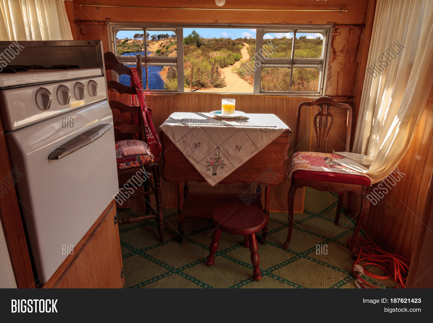 Small Retro Caravan Image & Photo (Free Trial) | Bigstock