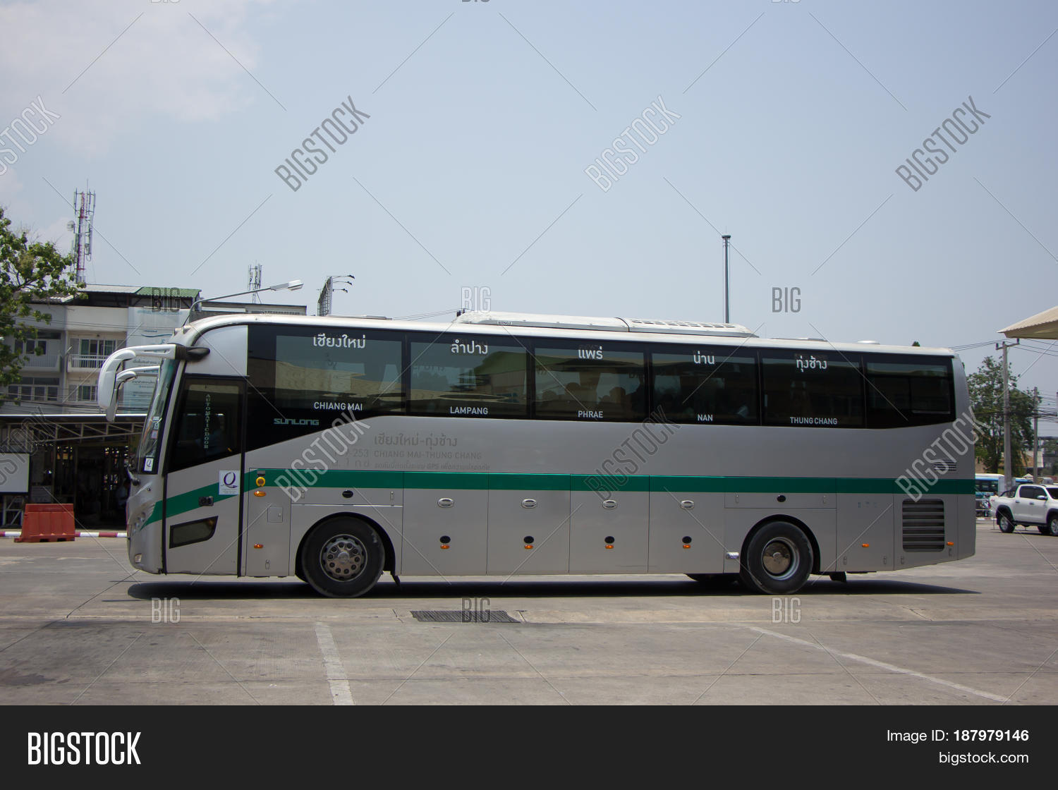 Sunlong Bus Green Bus Image & Photo (Free Trial) | Bigstock
