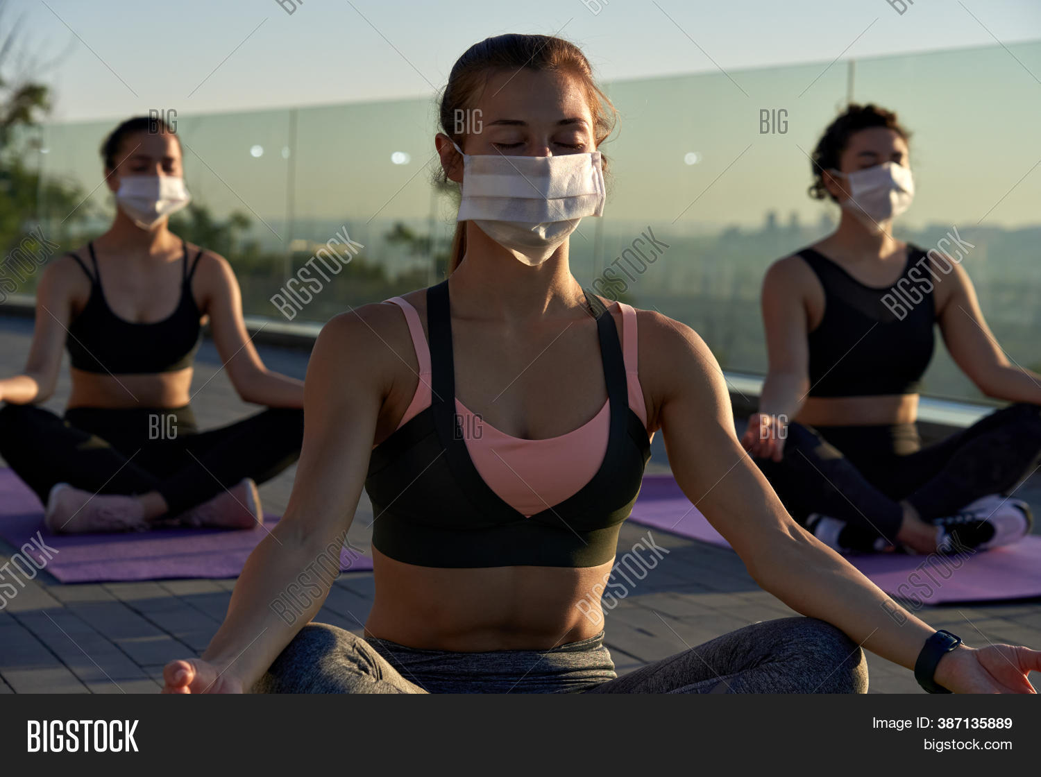 Fit Sporty Young Woman Image & Photo (Free Trial) | Bigstock