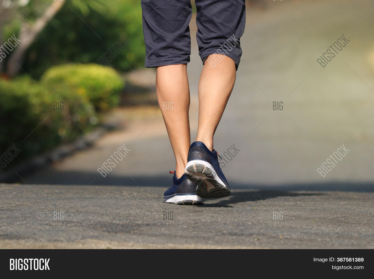 Foot Back Men Jogger Image & Photo (Free Trial) | Bigstock
