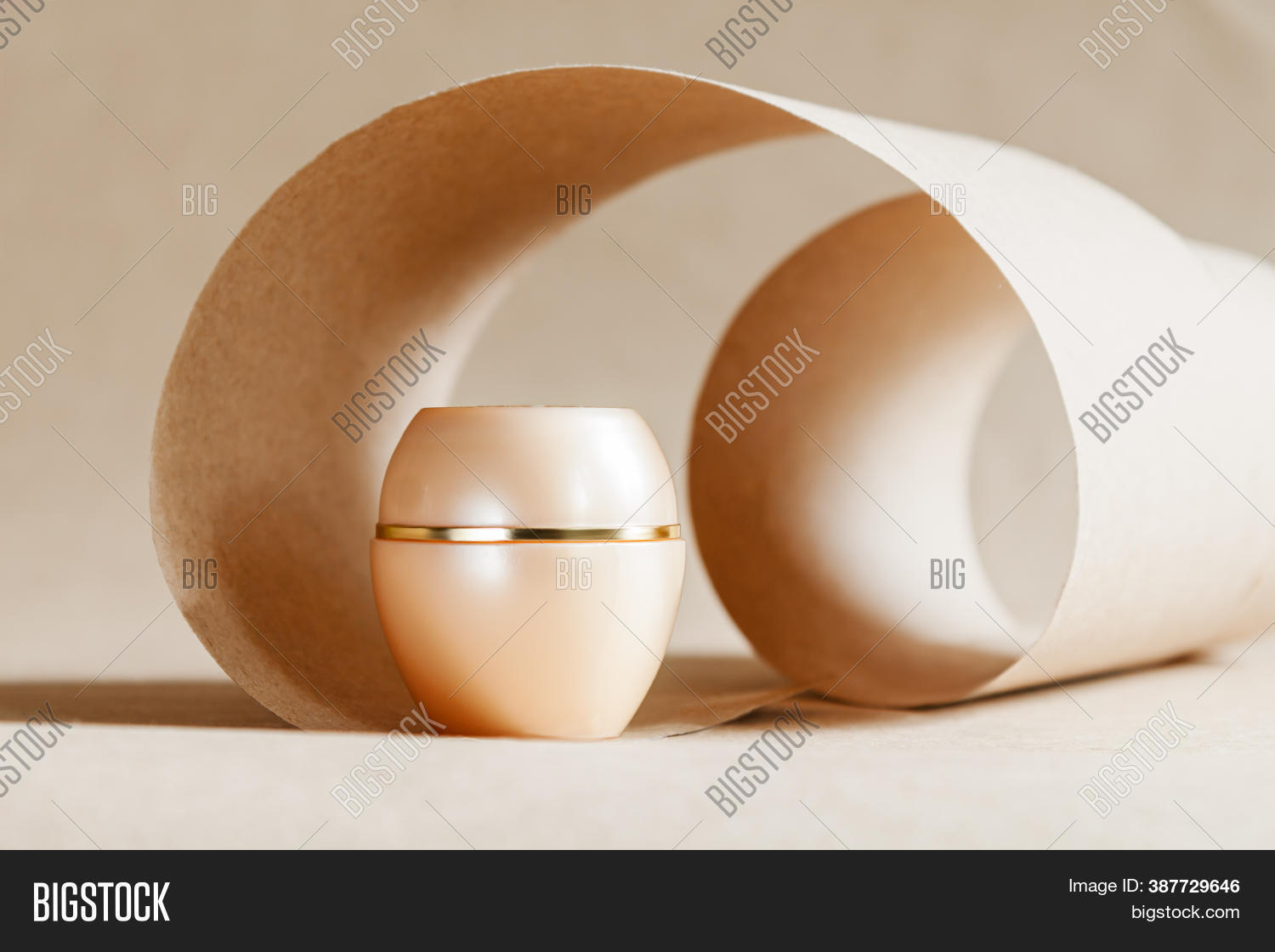 Closeup Beige Jar Image & Photo (Free Trial) | Bigstock