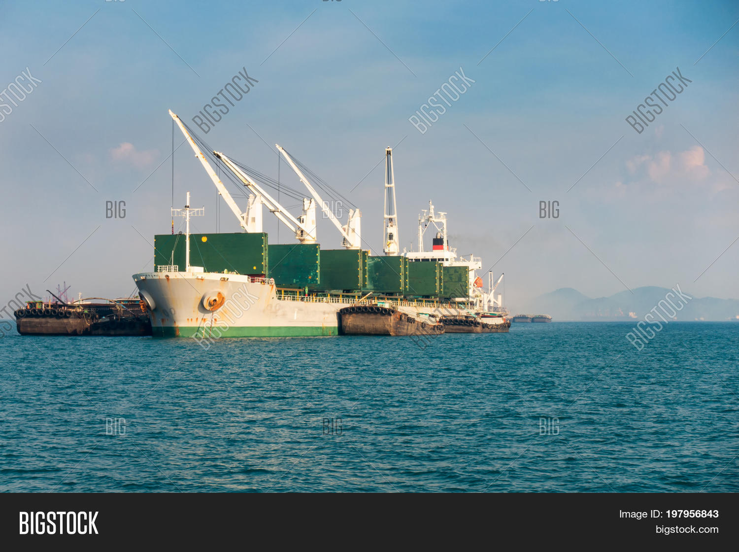 Shipping Unloading Sea Image & Photo (Free Trial) | Bigstock