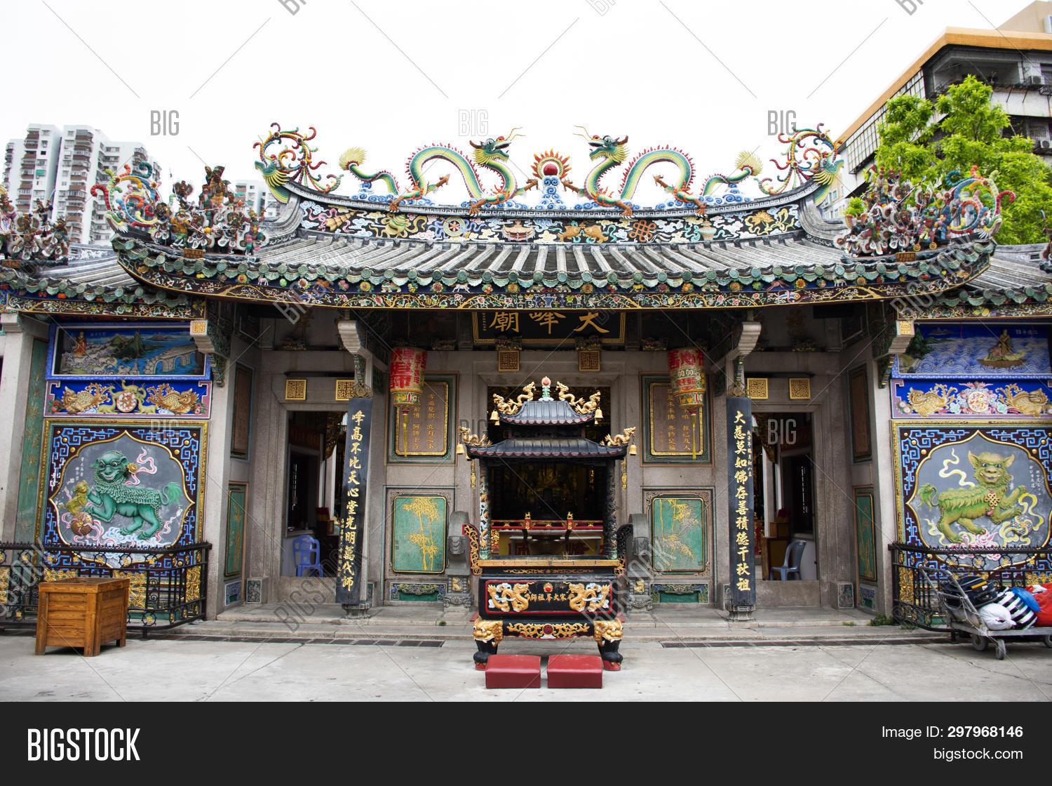 Chinese People Praying Image & Photo (Free Trial) | Bigstock