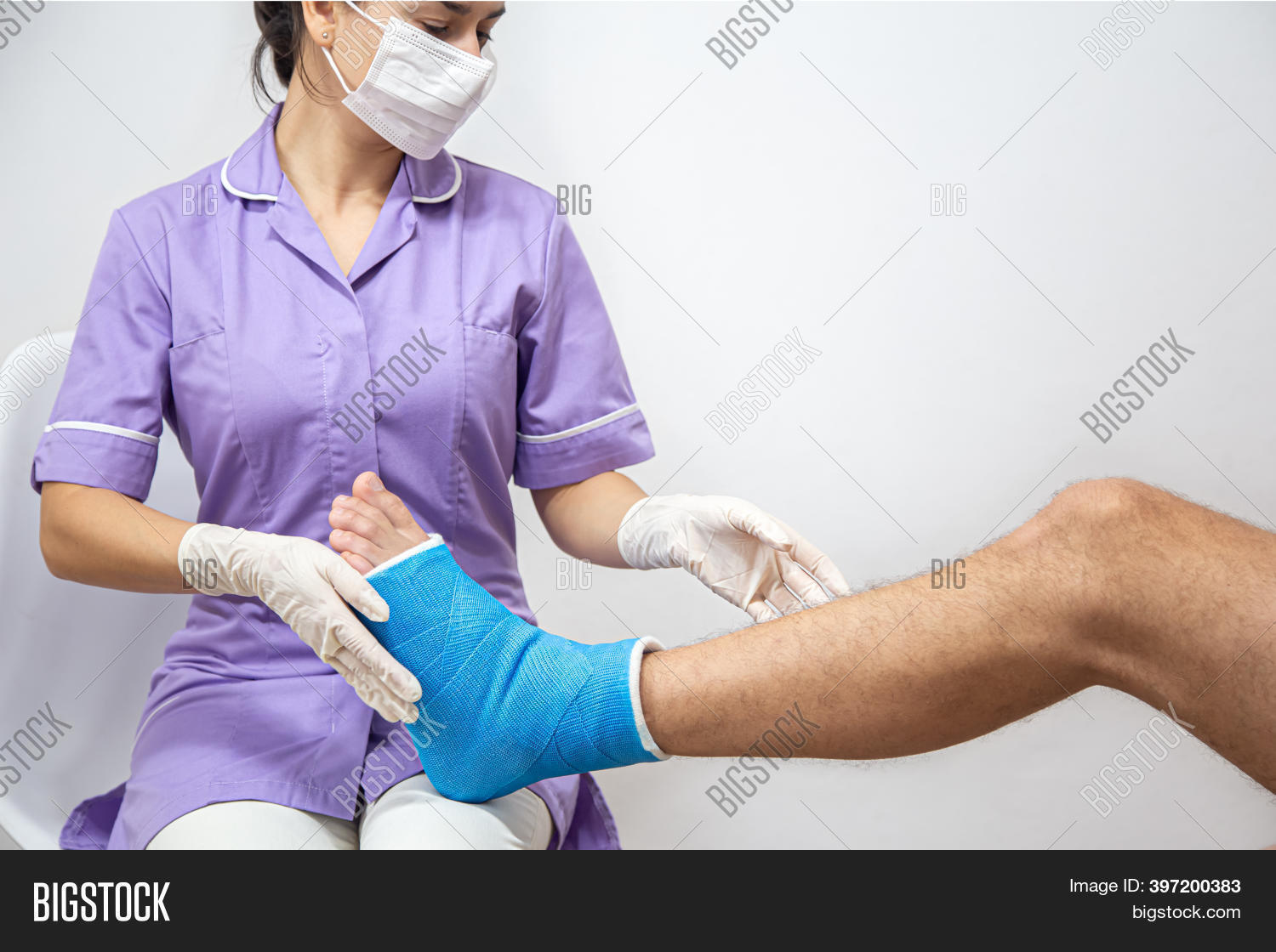 Close Man's Leg Cast Image & Photo (Free Trial) | Bigstock