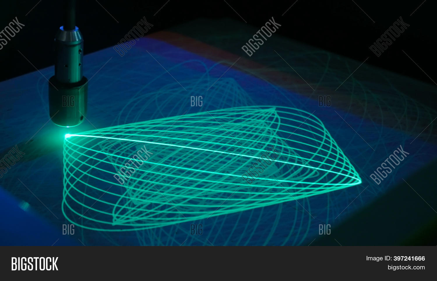 Big Pendulum Draws Image & Photo (Free Trial) | Bigstock