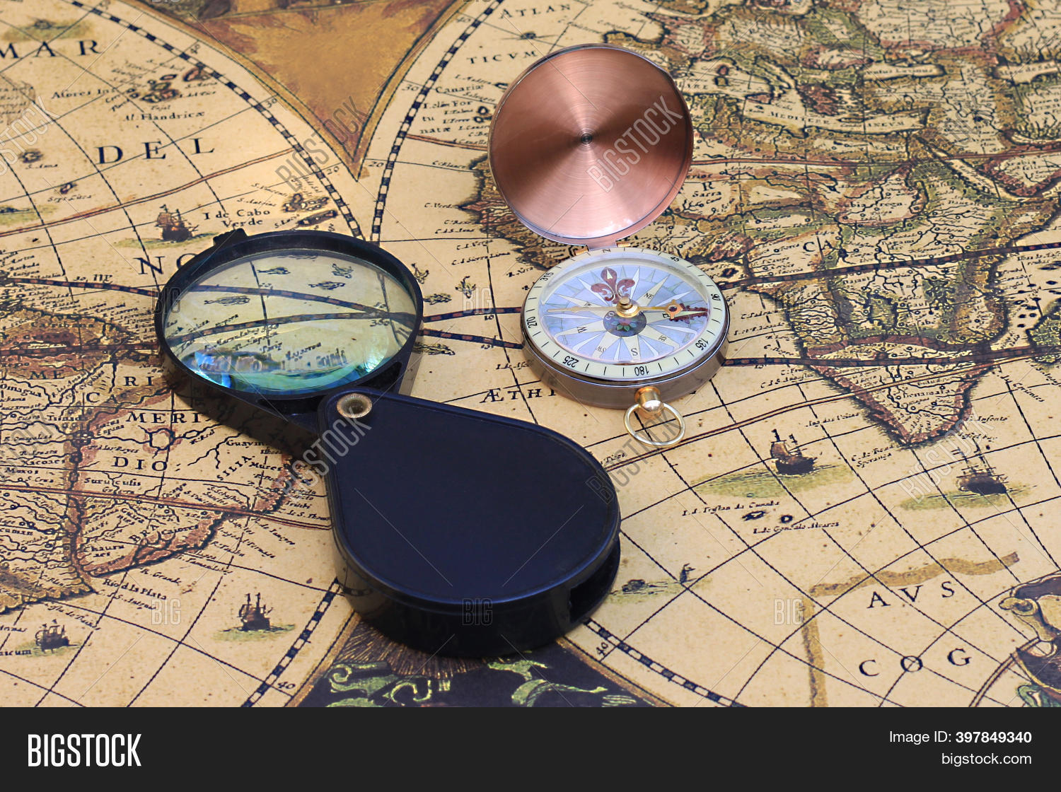 Classic Round Compass Image & Photo (Free Trial) | Bigstock