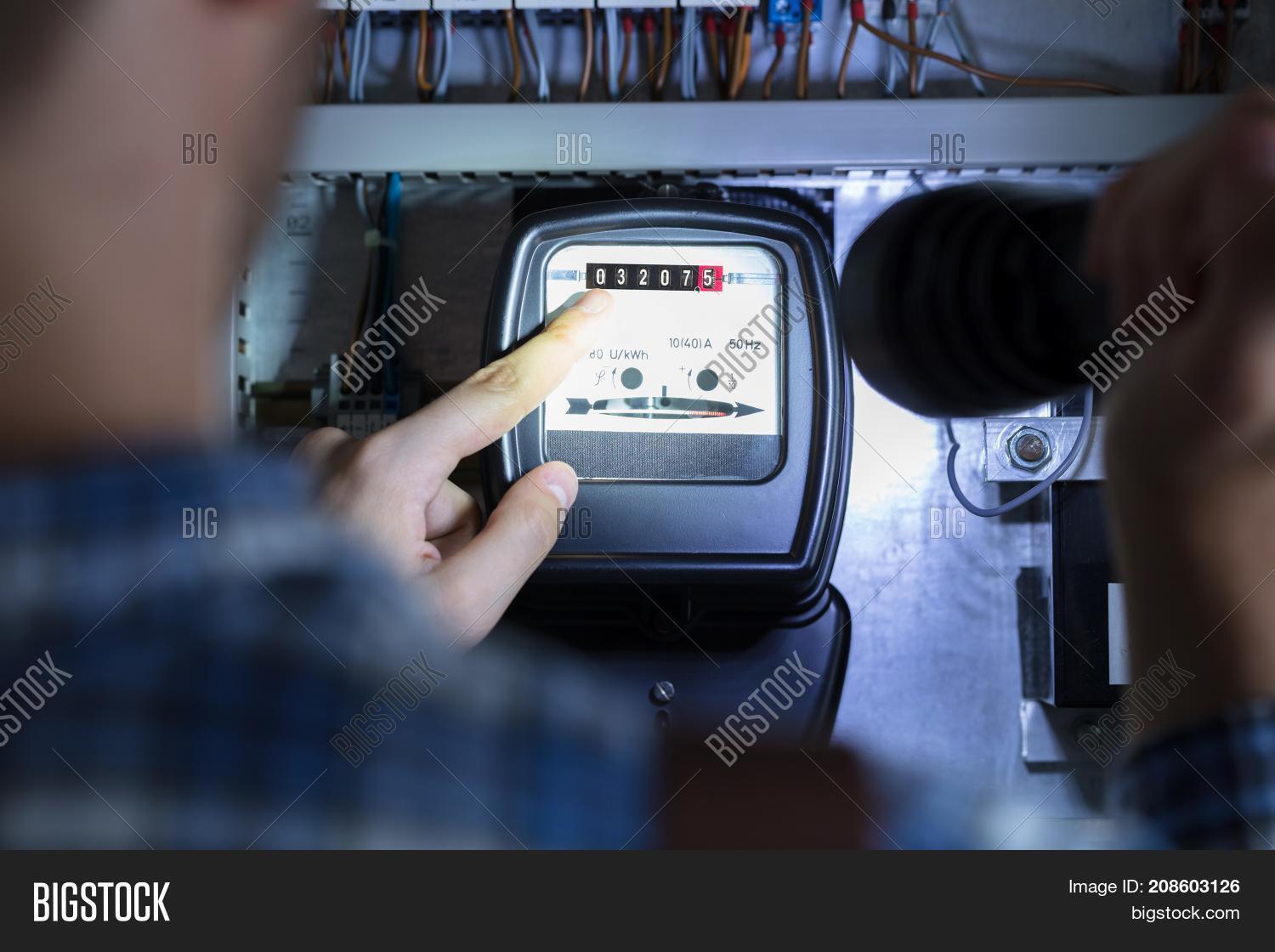 Person's Finger 图片和照片（免费试用） | Bigstock