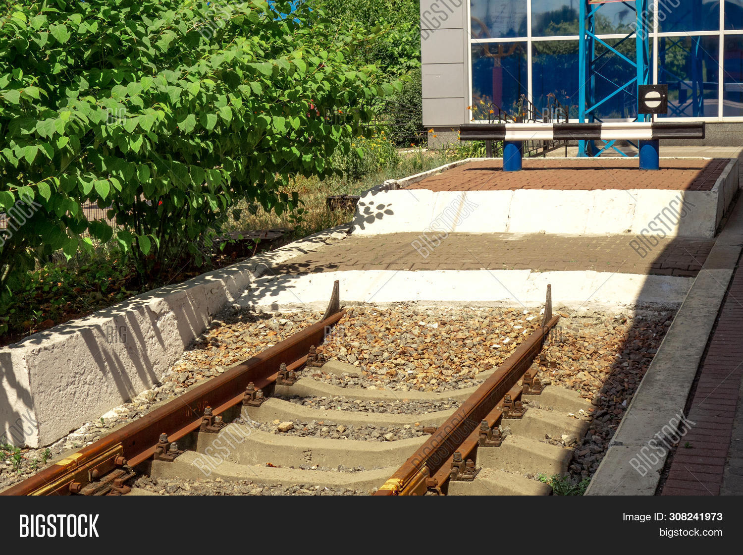Railroad Dead End Image & Photo (Free Trial) | Bigstock