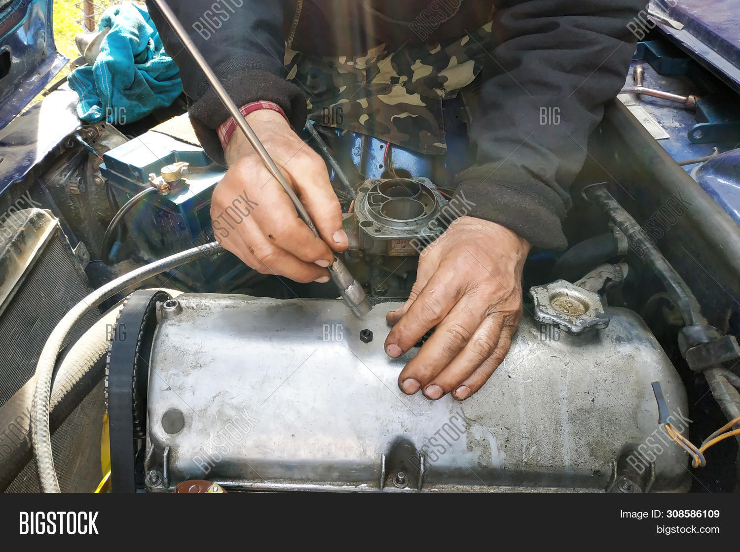 Car Mechanic Unlocks Image & Photo (Free Trial) | Bigstock