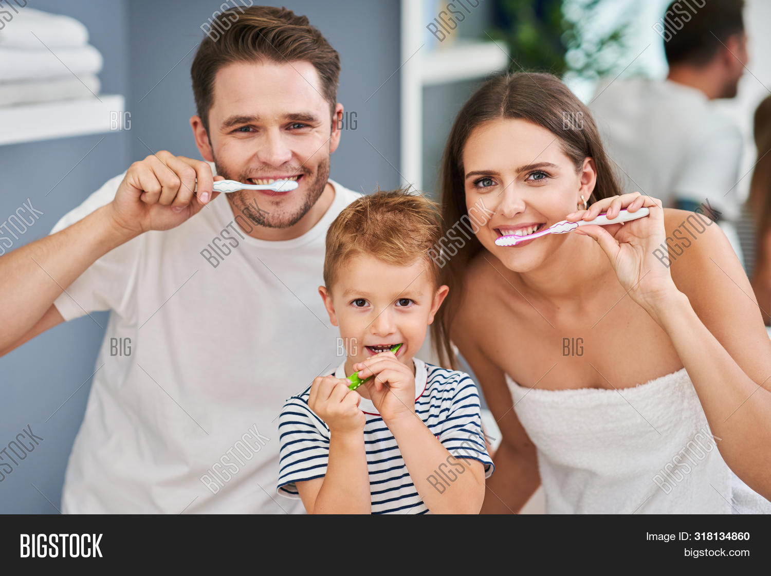 Portrait Happy Family Image & Photo (Free Trial) | Bigstock