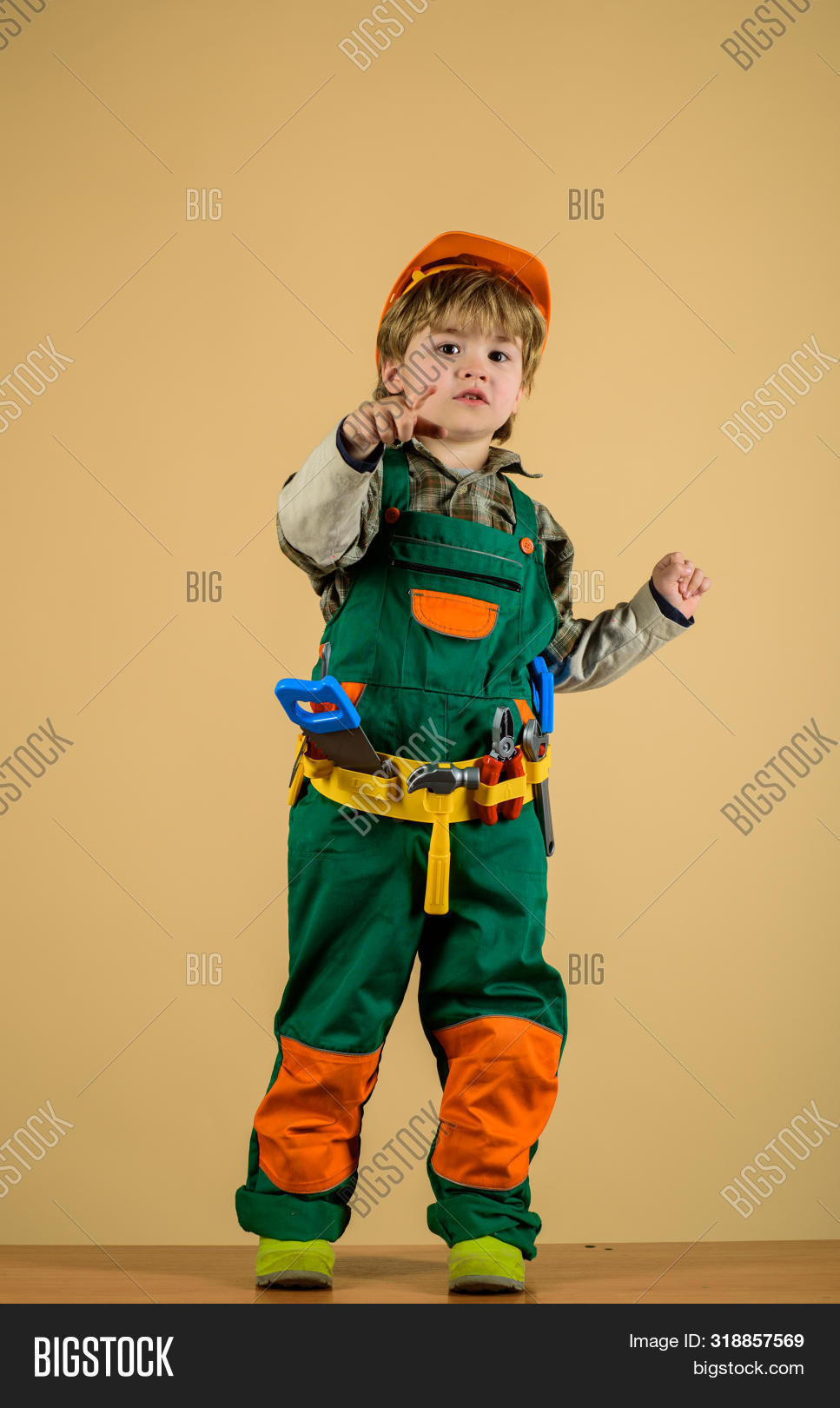 Imagen y foto Little Boy Builders (prueba gratis) | Bigstock