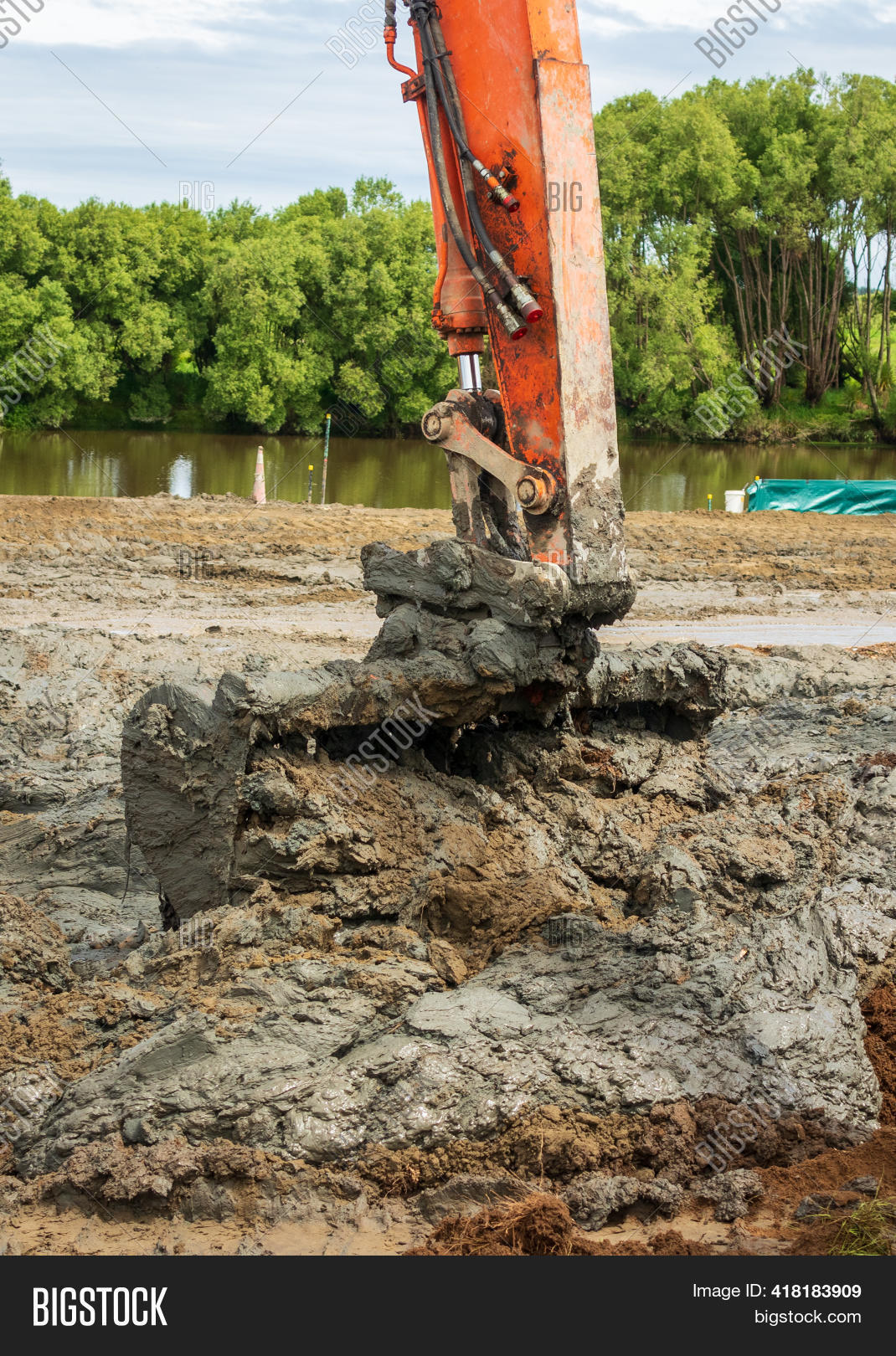 Digger Bucket Scooping Image & Photo (Free Trial) | Bigstock