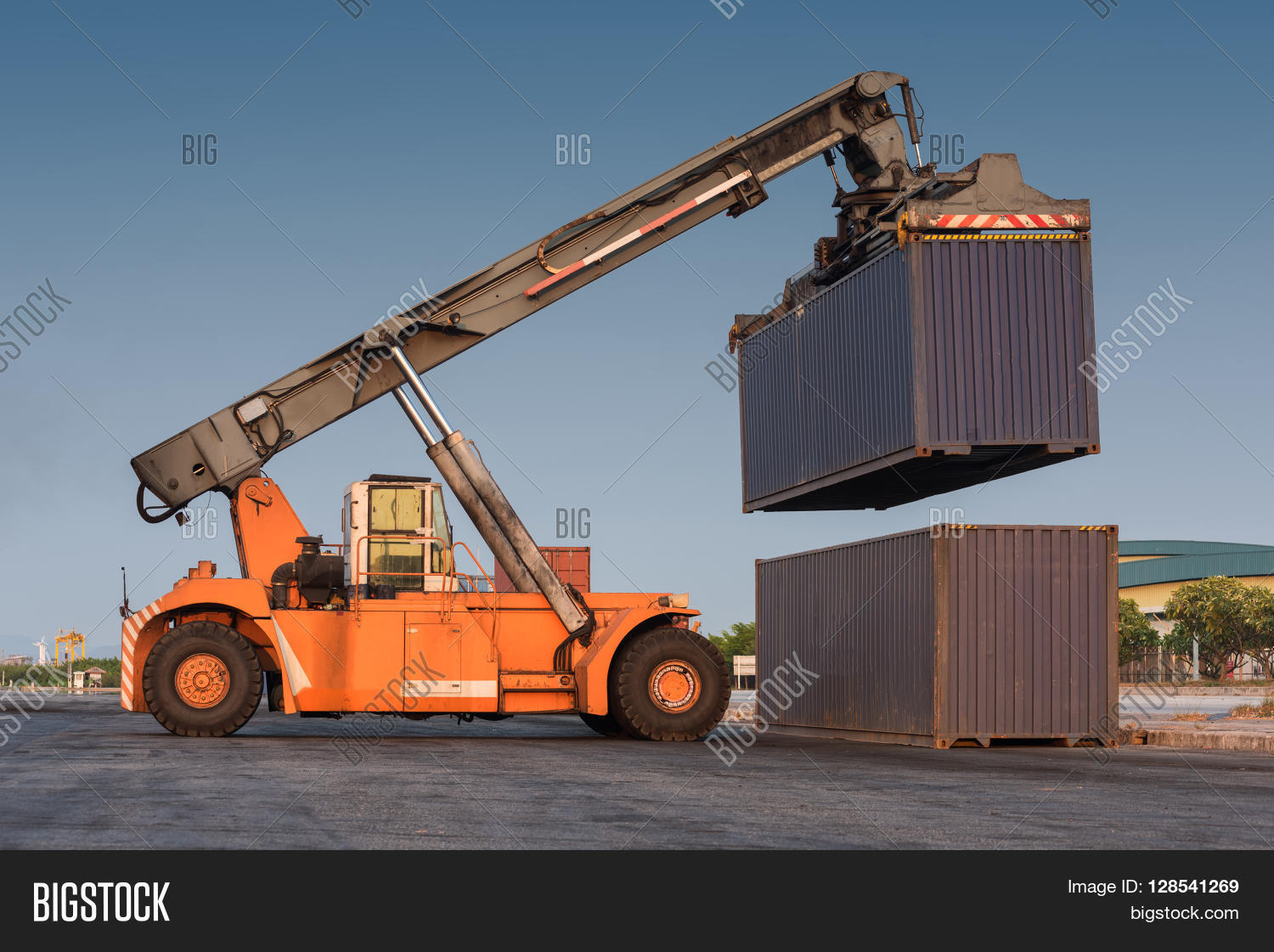 Forklift Handling Image & Photo (Free Trial) | Bigstock